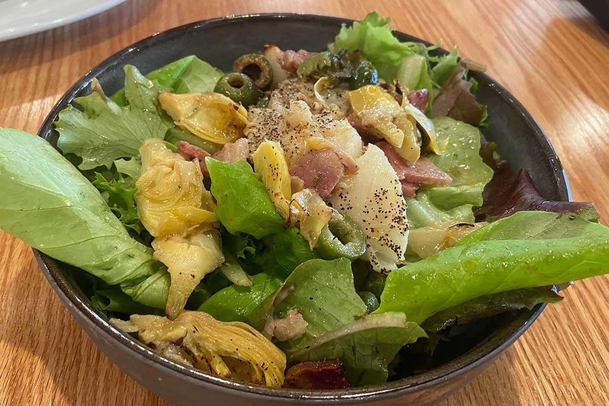 'Settle Down Easy' for Inventive Pub Fare at This New Oakton Brewery