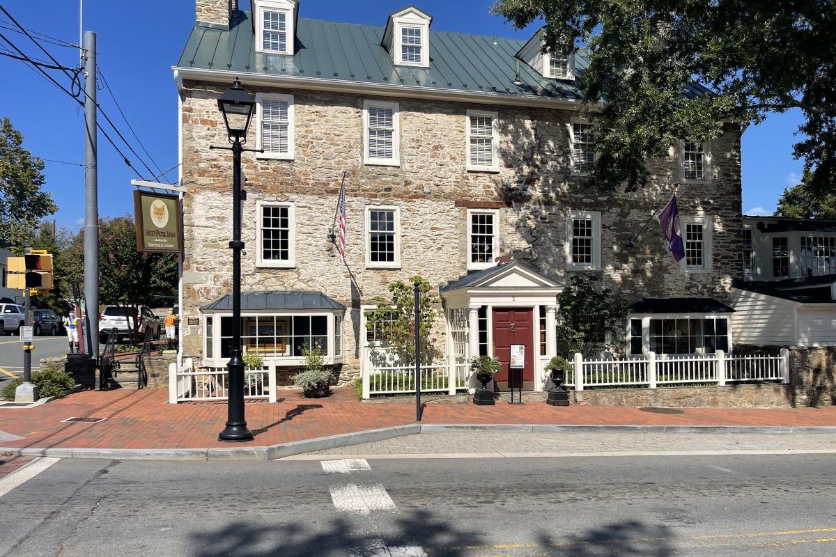 Middleburg: Your Guide to Shopping and Dining