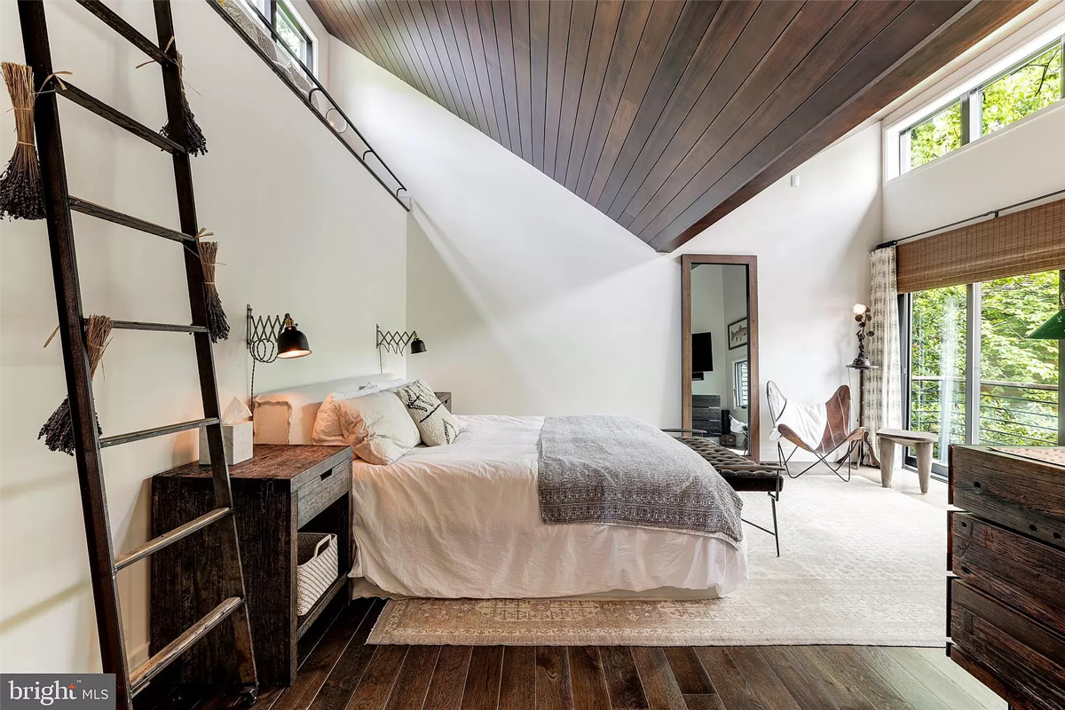 1926 Upper Lake Dr. on Market for $2.8M, Lakeside Reston Retreat