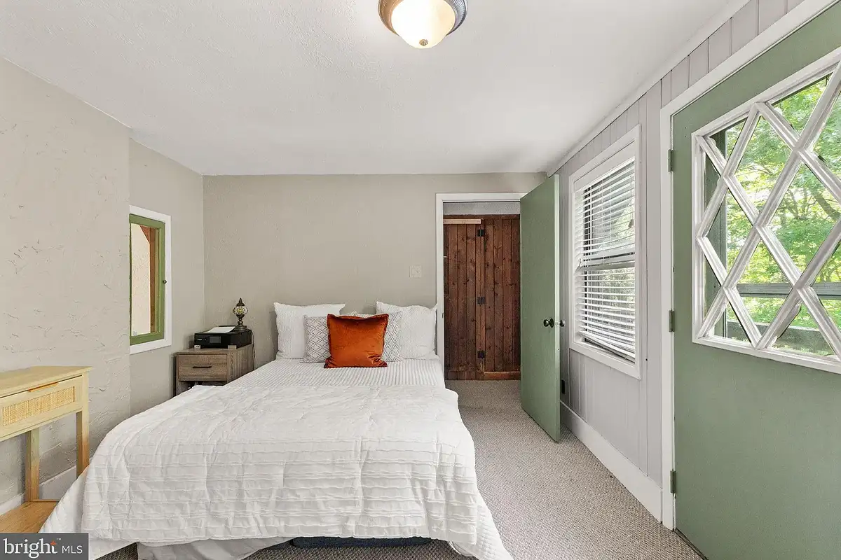 11713 Henderson Rd., Clifton, Is a Cozy Home for Sale Now