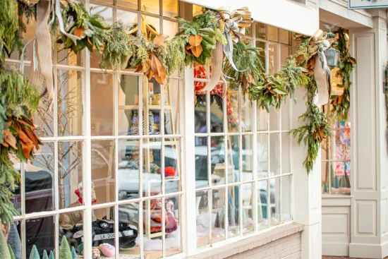 These Northern Virginia Main Streets Boast Festive Holiday Décor